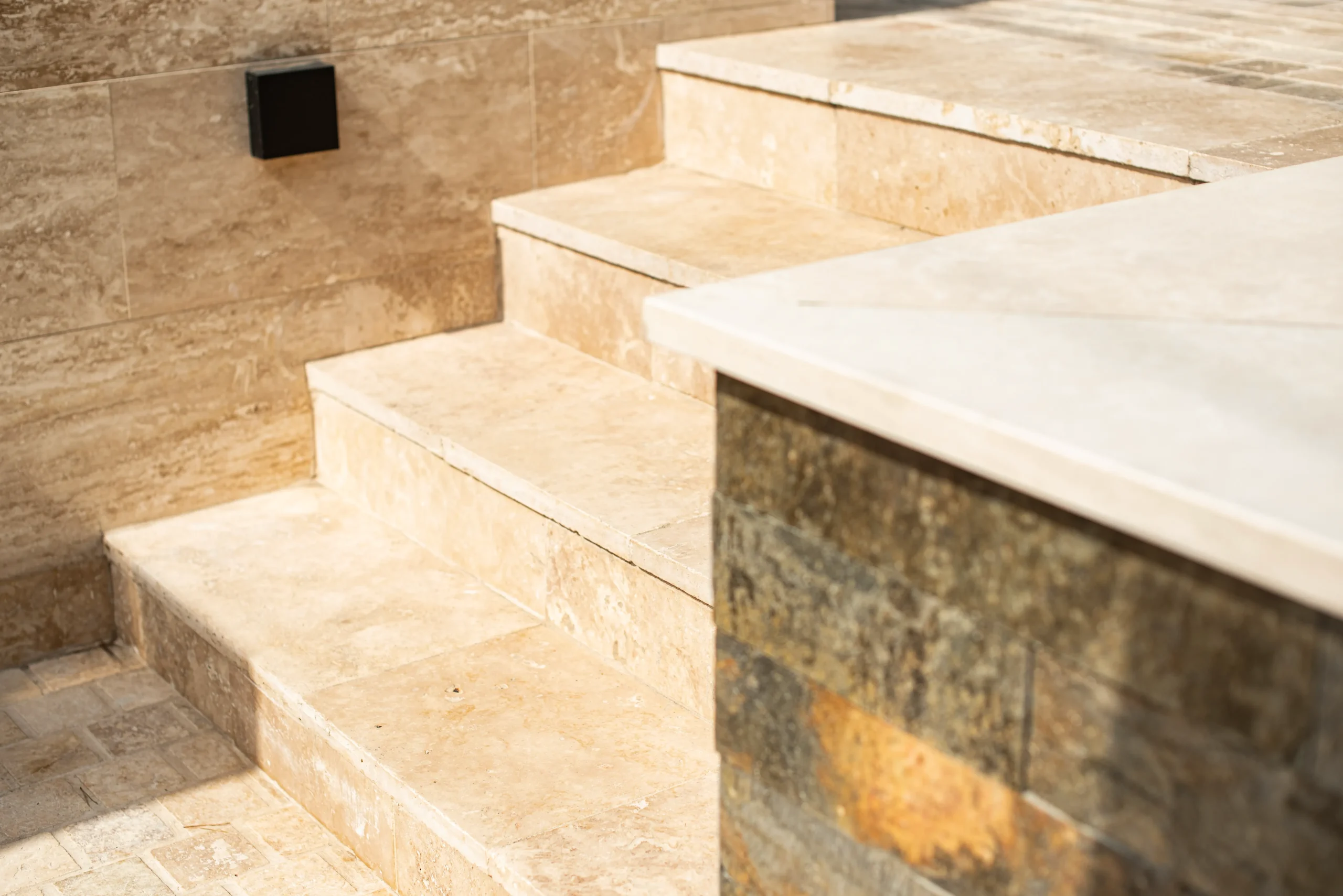 Classic Travertin cross cut, koptatott prémium burkolatok - StoneConcept